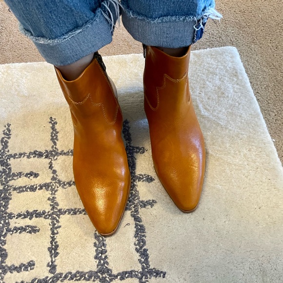 Frye | Shoes | Fryeleather Perfect For Fall Ellen Western Bootie 85 ...